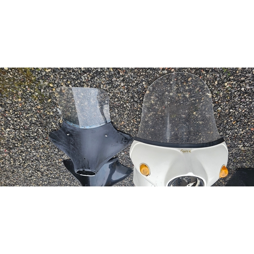 An Avon full fairing, to suit a Norton featherbed, together with two ...