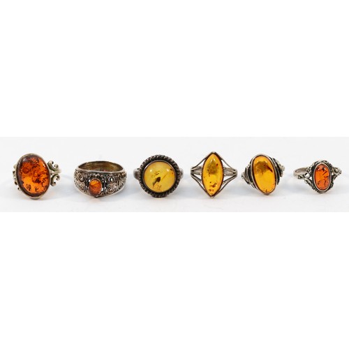 Four 925 silver and amber rings, J-O, with two unmarked silver and ...