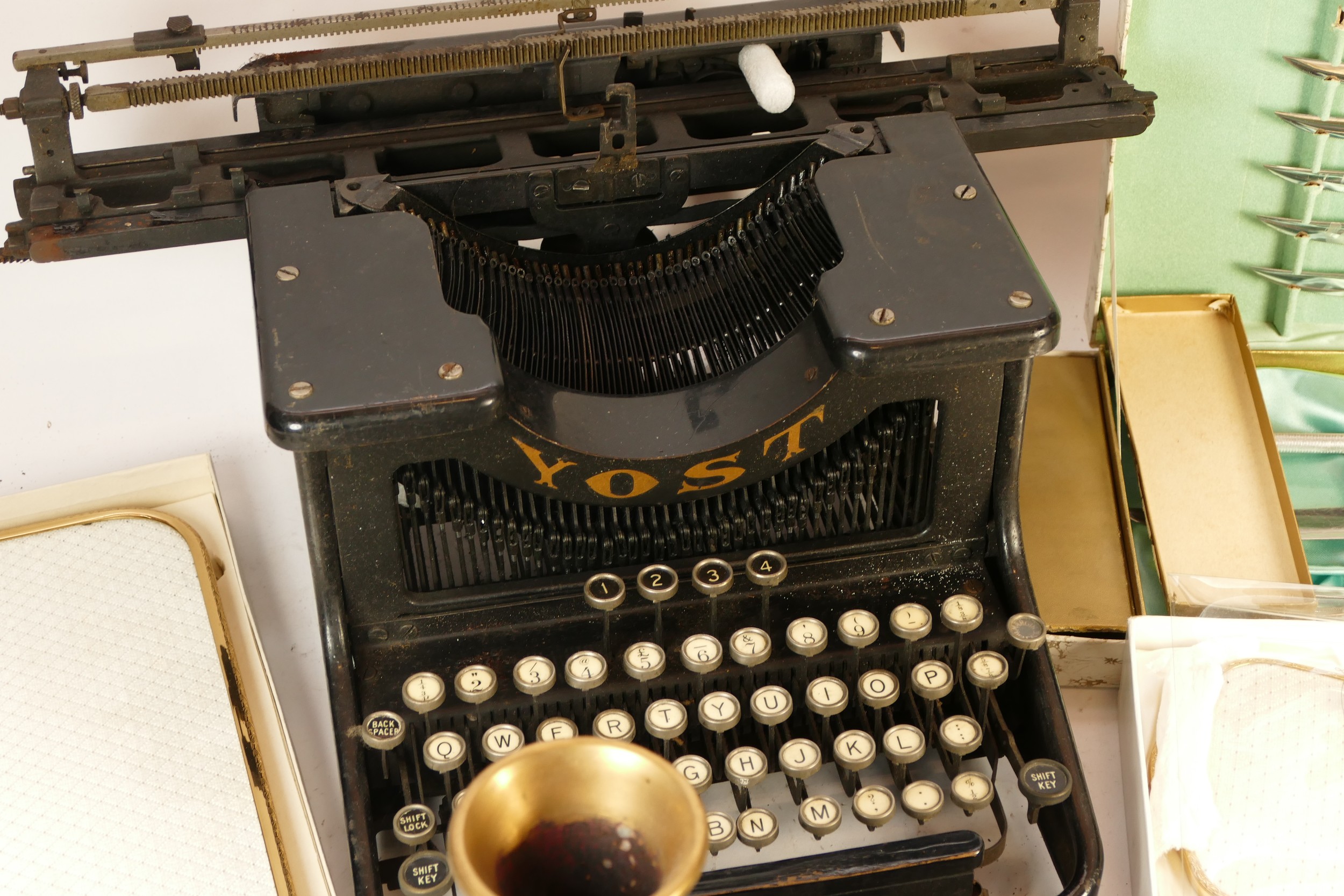 A selection of collectibles to include a Yost three row Qwertyuiop ...