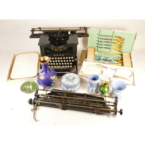 A selection of collectibles to include a Yost three row Qwertyuiop ...