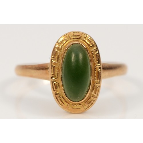 A 14K gold nephrite cabochon dress ring, Q, 2.6g