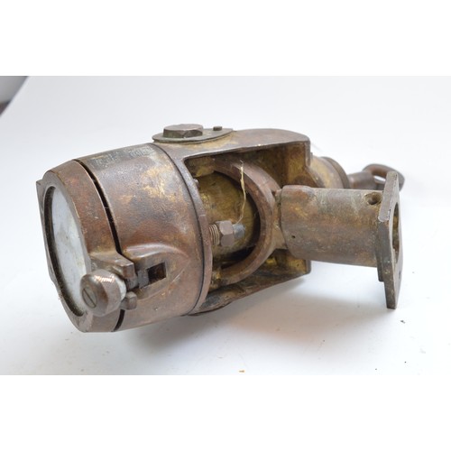 Am early 20th century Walker's 'cherub' ships spinner log, together ...