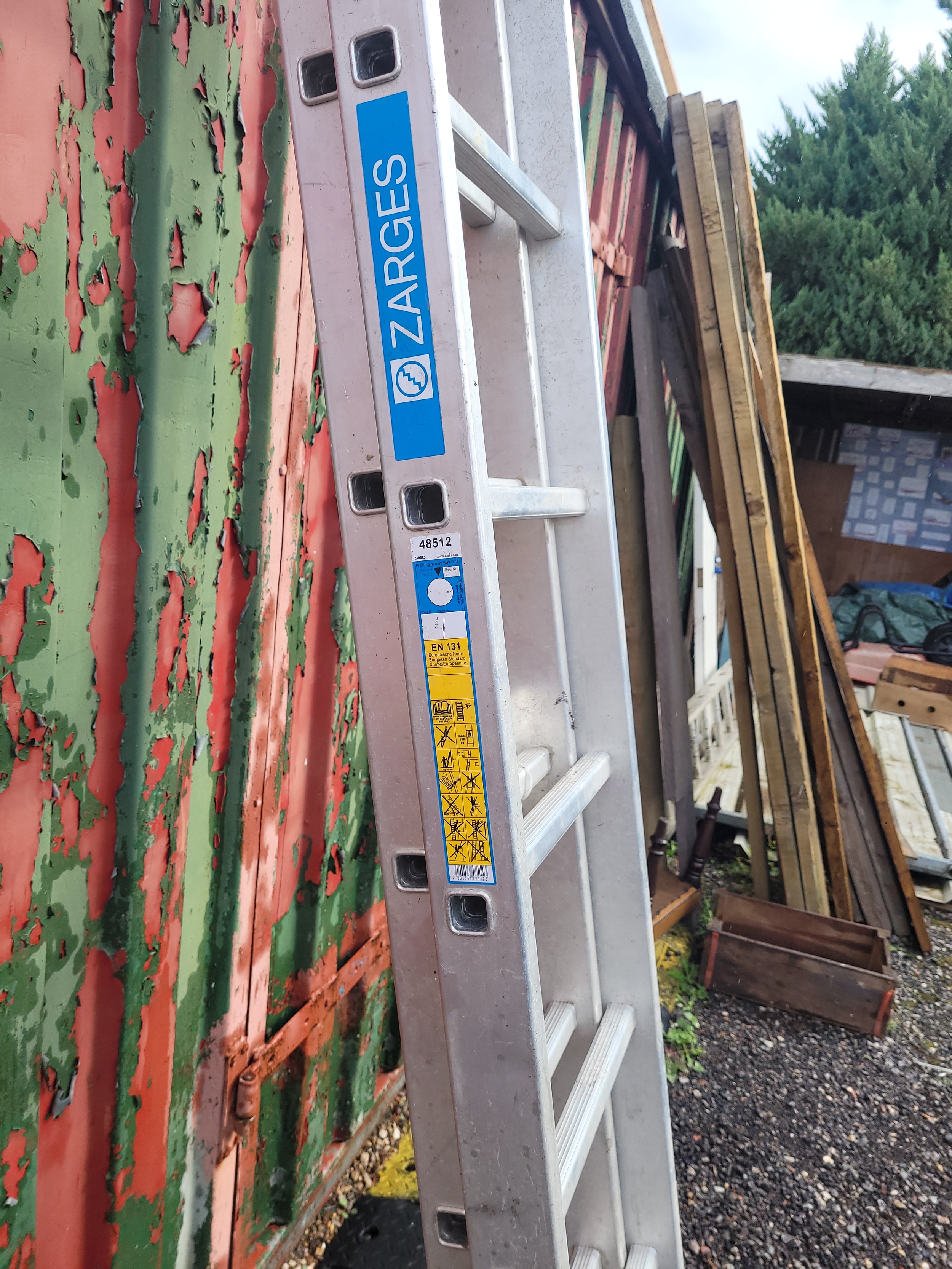 Zarges alloy double extender ladders, twelve-rung, 5.9m extended.