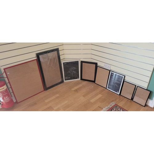 Eight modern photograph or print frames. (8)