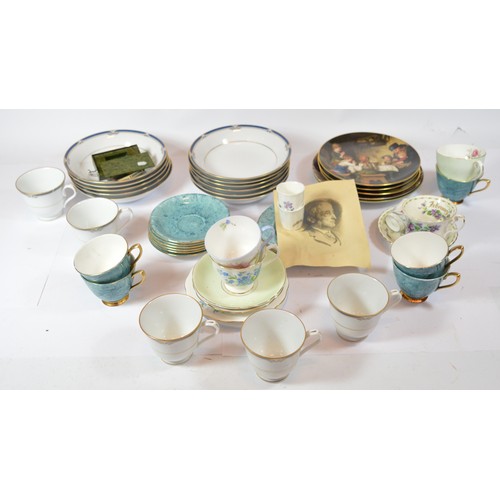A collection of miscellaneous homewares, to include, a Doulton boxer ...