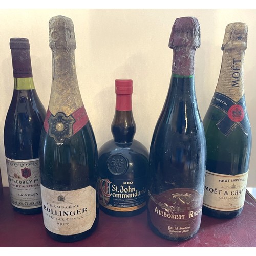 Five bottles of alcohol, comprising of champagne and wine, to include ...