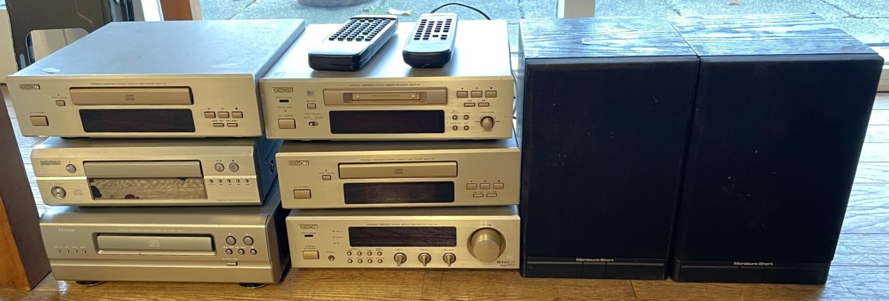 Denon Hi-Fi, comprising five separate disc players, two DCD-F100, VCD ...