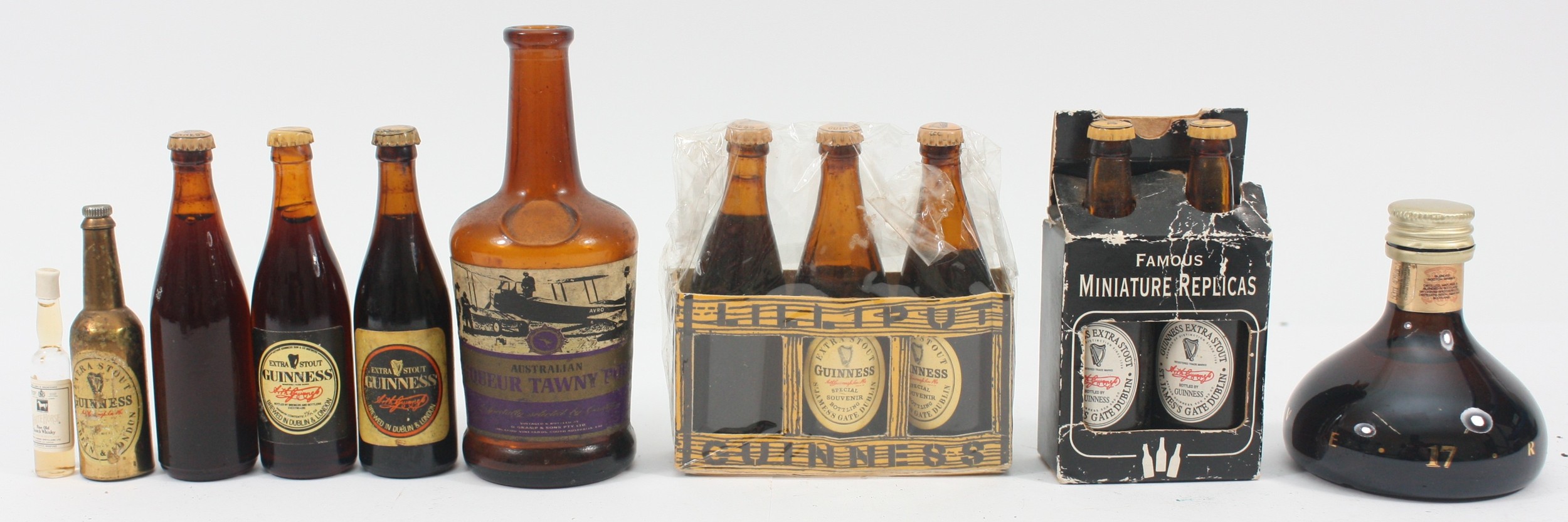Alcohol Miniatures; a selection of nineteen bottles, mainly sealed, to ...