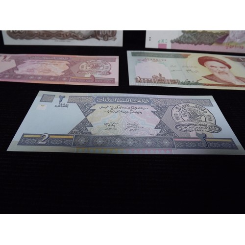5 x World Bank Notes. 2 x Islamic Republic of Iran - 1000 and 2000 ...
