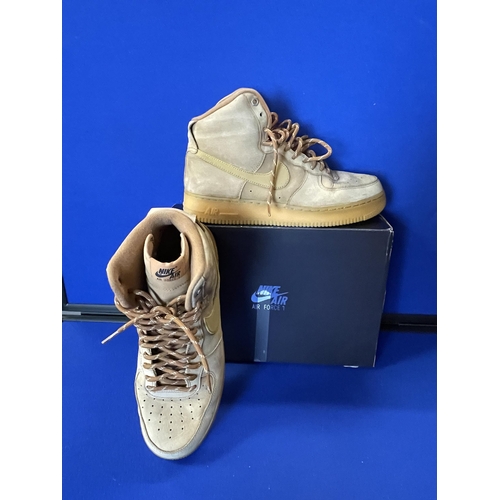 NIKE AIR HIGH TOP AIR FORCE 1 TRAINERS SIZE 10 WITH BOX (WORN ONCE)
