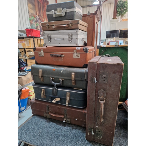 LARGE SELECTION OF TRAVEL TRUNKS
