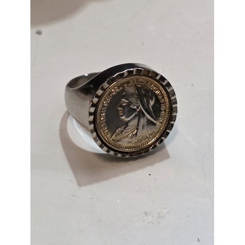 VICTORIA SIGNET RING