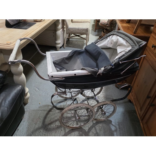 SILVER CROSS PRAM