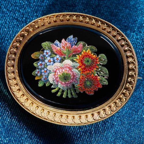 LARGE VICTORIAN MICRO MOSAIC BROOCH, the micro mosaic depicting ...