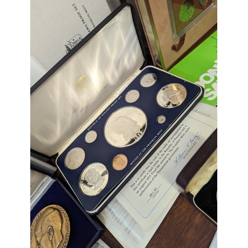 World Coins - A mixed lot comprising of Proof sets and mixed coins to ...