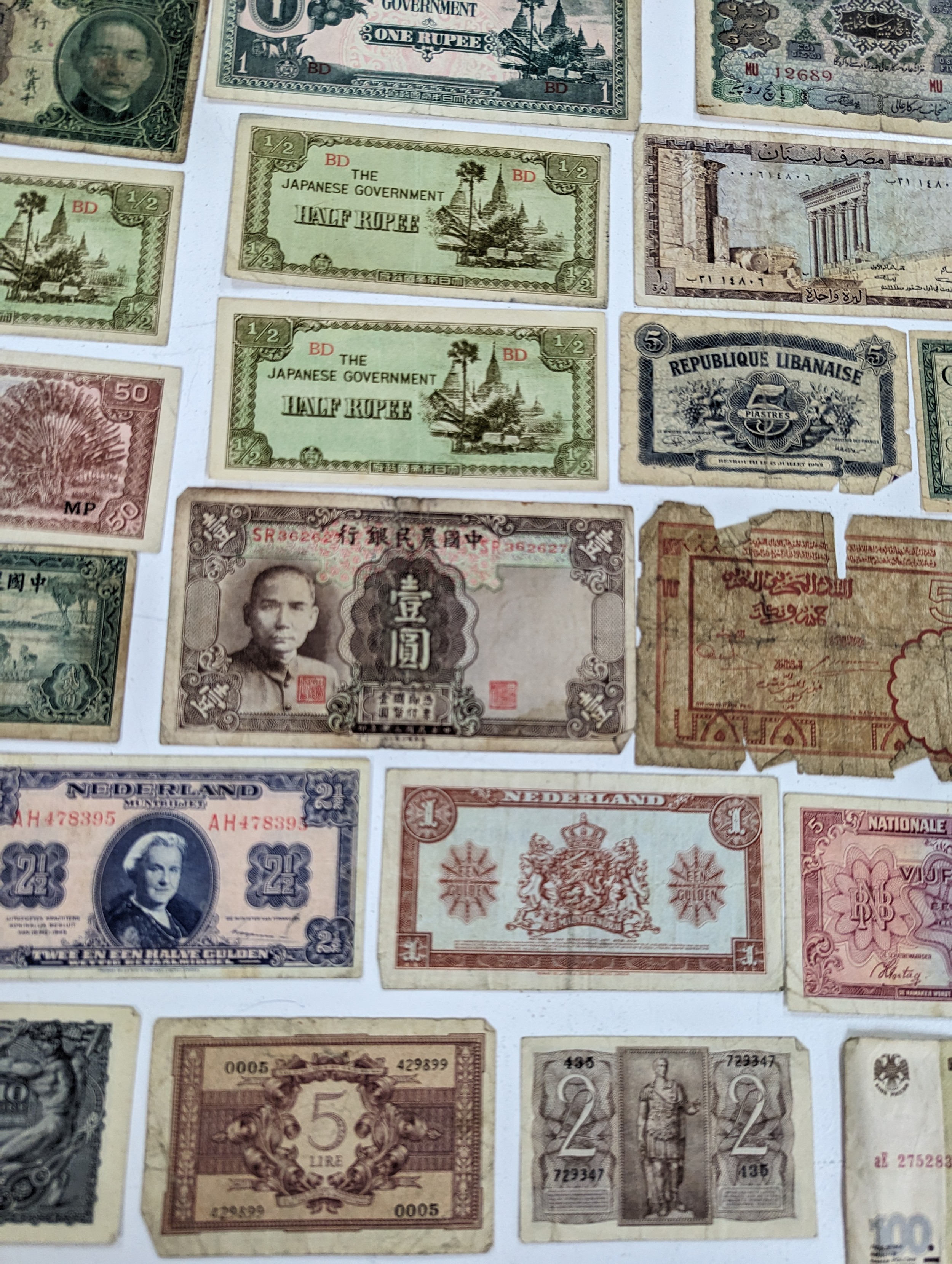 World Banknotes - A large collection of early - late 20th Century ...