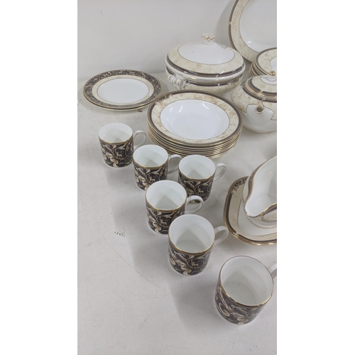 Wedgwood cornucopia part dinner/tea service to include teapot, sauce ...