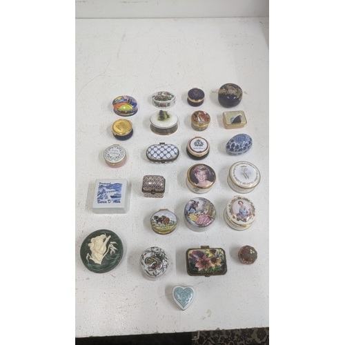 A collection of ceramic trinket pots to include a Crummies example with ...