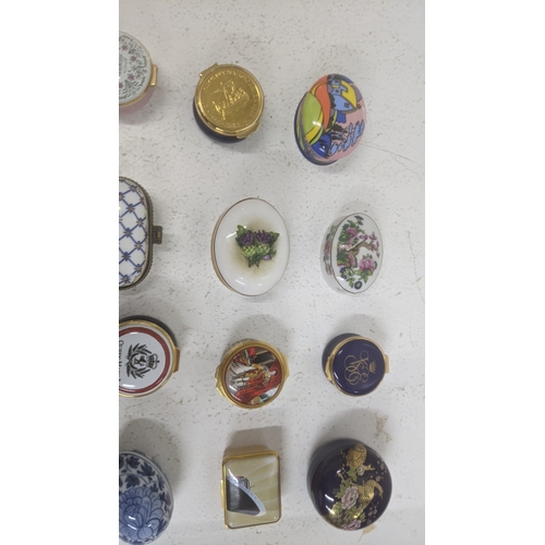 A collection of ceramic trinket pots to include a Crummies example with ...