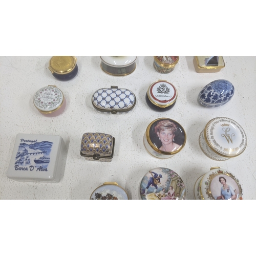 A collection of ceramic trinket pots to include a Crummies example with ...