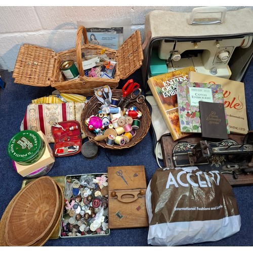 Mixed vintage sewing related items to include wooden cotton reels, 6 ...