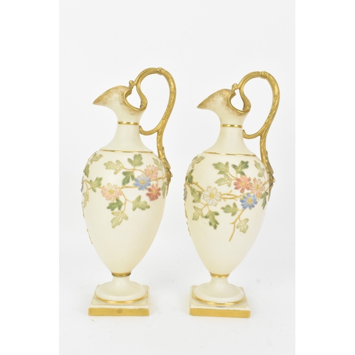 A pair of late 19th/early 20th century Grainger & Co. Royal China Works ...