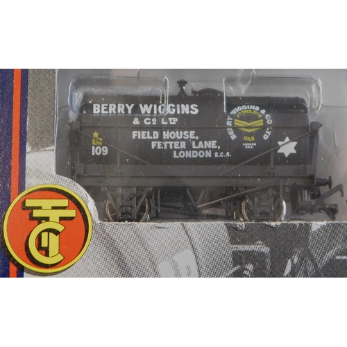 Bachmann 33-528 Tanker Traffic Classics Berry Wiggins 3 PC Set (4 ...