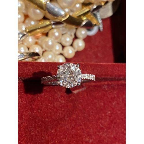 18 ct White Gold Diamond Solitaire Ring with diamond shoulders. Centre ...