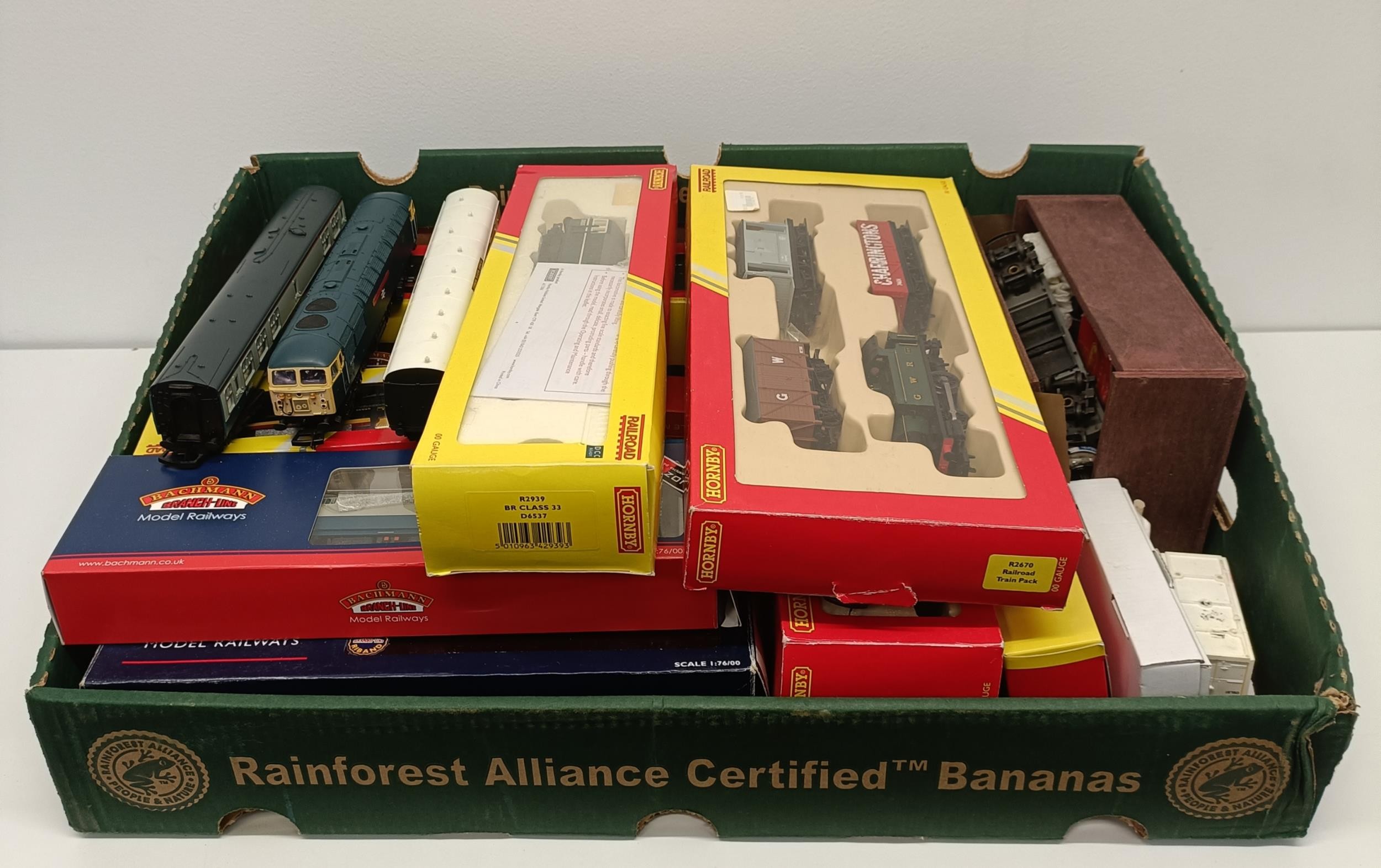 A Hornby OO gauge Railroad Train Pack, R2670, and assorted Hornby and ...