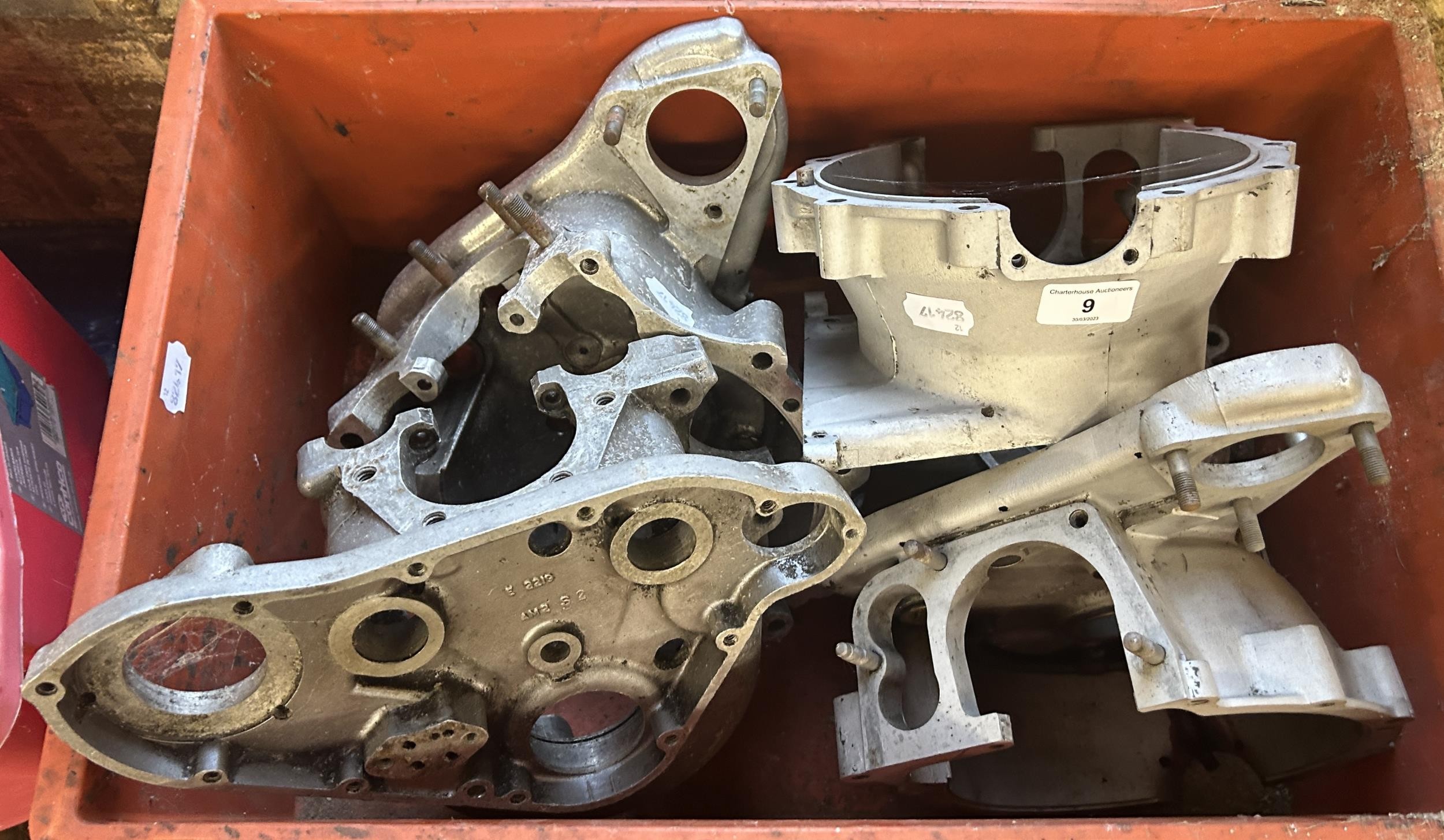 Assorted classic motorcycle gearbox casings (box)