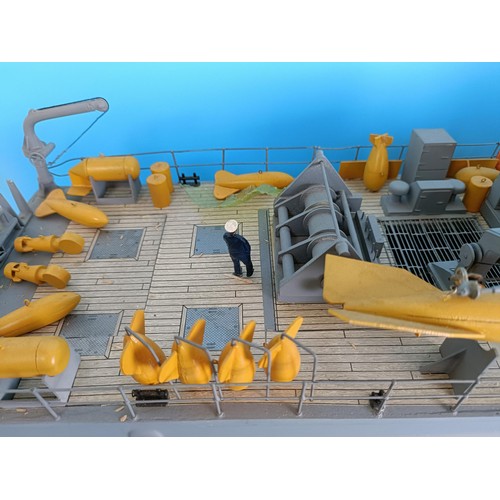 A remote control model, of a Robbie Schutze class minesweeper, 1:40 ...