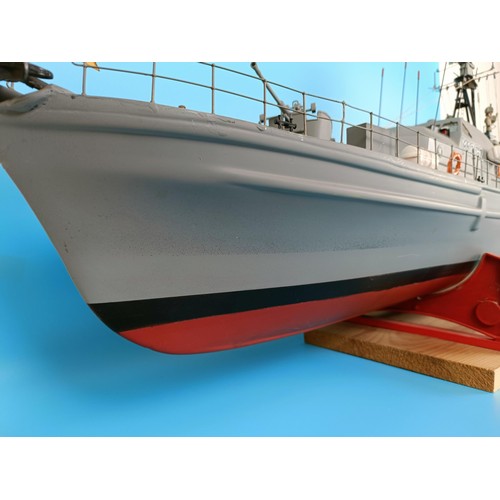 A remote control model, of a Robbie Schutze class minesweeper, 1:40 ...