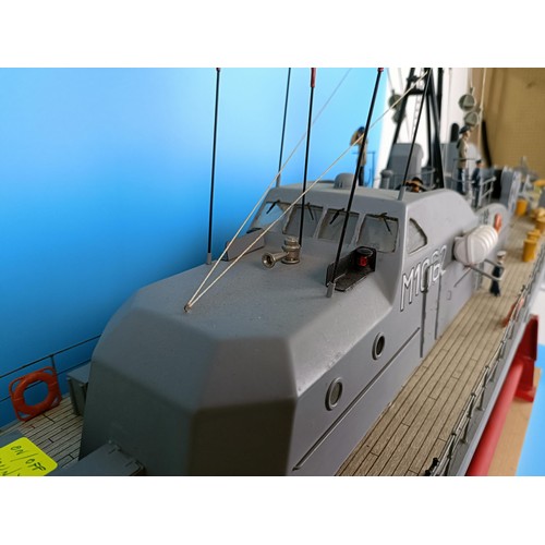 A remote control model, of a Robbie Schutze class minesweeper, 1:40 ...