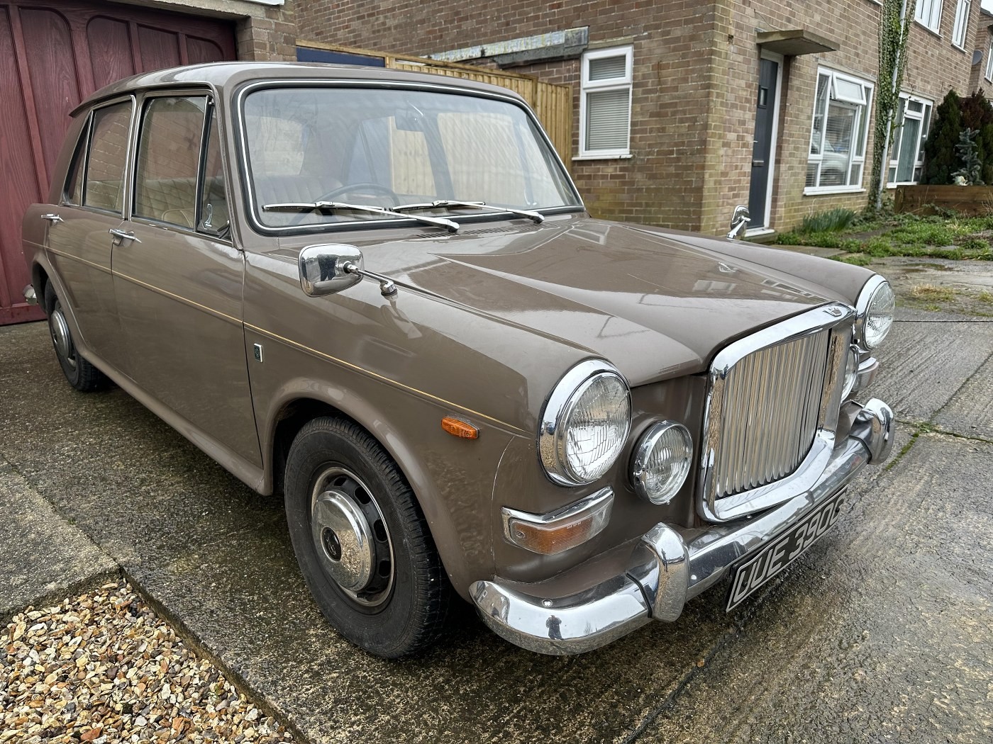 1969 Austin Princess Vanden Plas 1300 Registration number UUE 390G ...