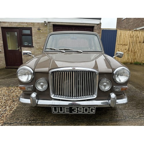 1969 Austin Princess Vanden Plas 1300 Registration number UUE 390G ...