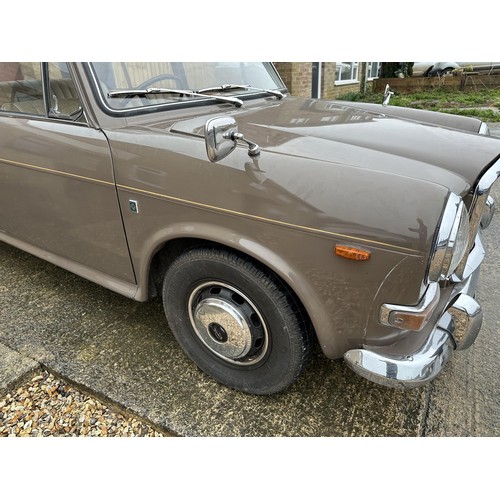 1969 Austin Princess Vanden Plas 1300 Registration number UUE 390G ...
