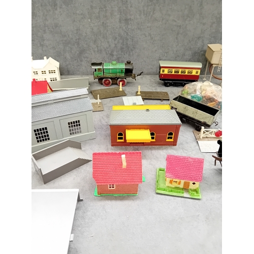 mixed lot of railway & Modeling items as pictured