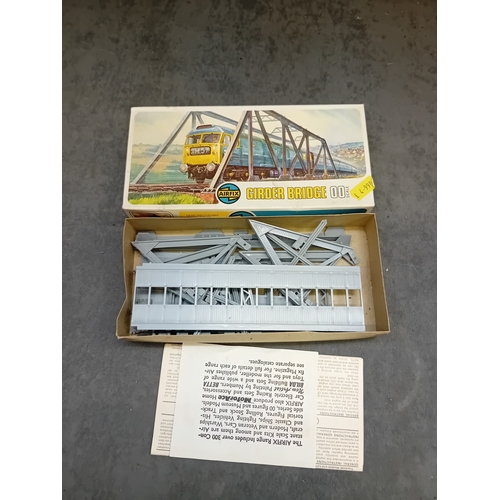 2 x Airfix Models one Turntable and one Girder Bridge both 00 scale.