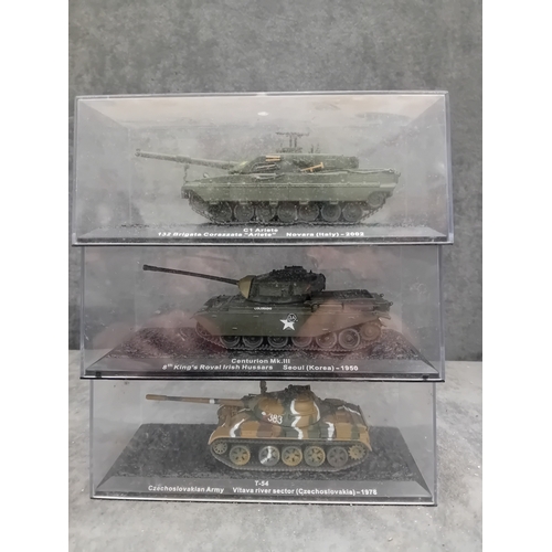 A collection of 15 De Agostini 'The Combat Tanks Collection' miniature ...