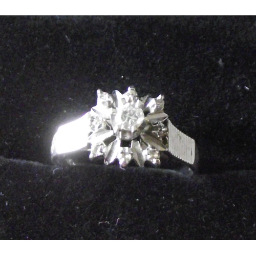 Nice quality 18ct white gold snow flake design Diamond set ring ,size L ...
