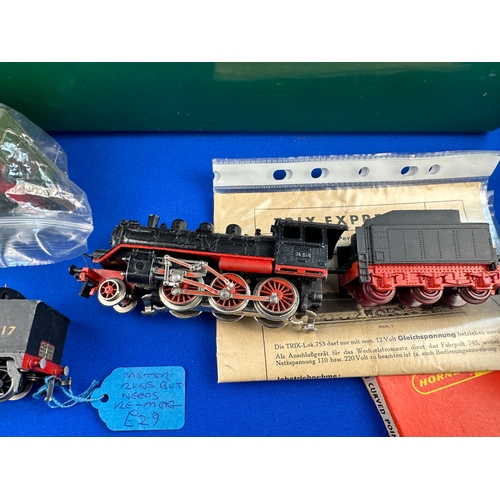 Box of Vintage Model Train Items Including Train Engines etc.