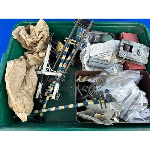 Box of Vintage Model Train Items Including Train Engines etc.