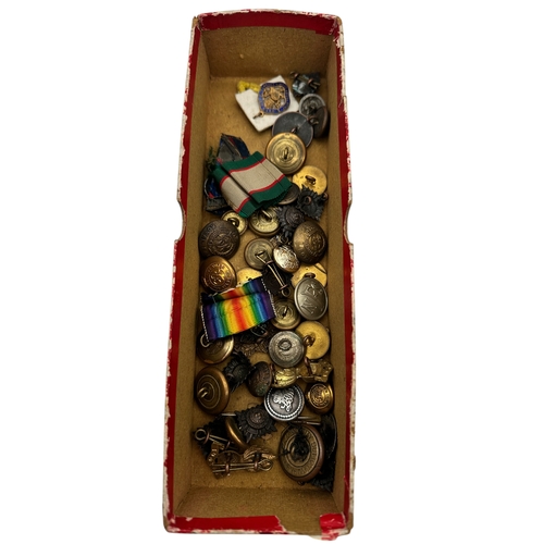 Tray of Small Collectables