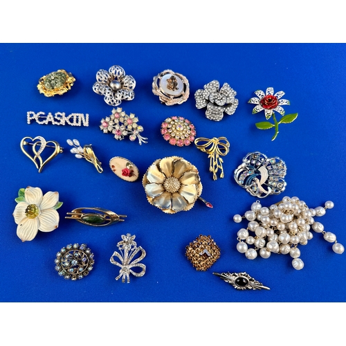 Over 20 Vintage Brooches