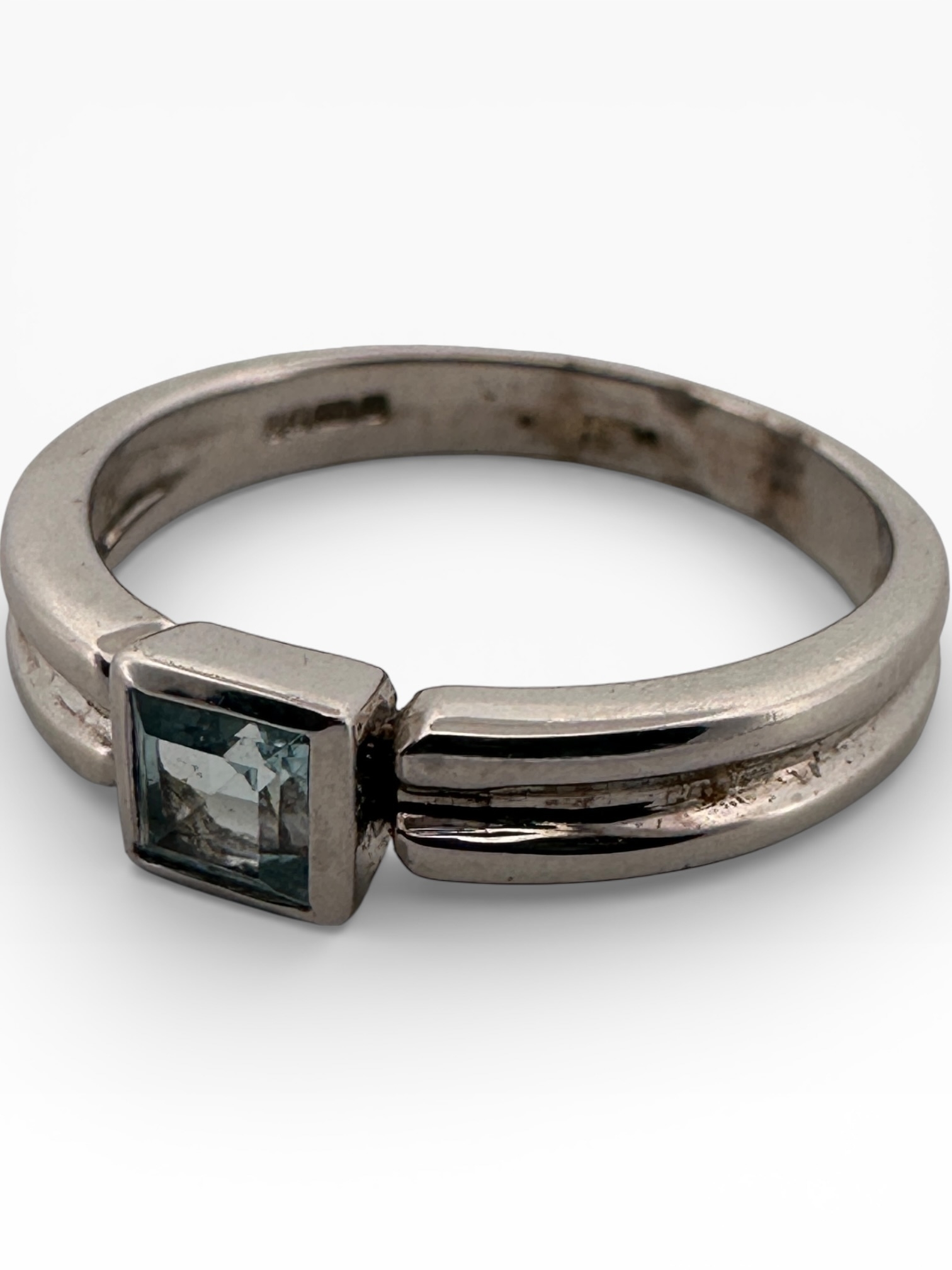 Nine Carat White Gold Ring set with Pale Blue Stone. Size Q. 3.63g