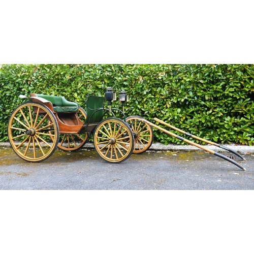 FOUR-WHEEL ESTATE GOVERNESS HORSE-DRAWN CARRIAGE