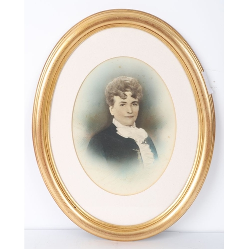VICTORIAN OVAL PORTRAIT PHOTOGRAPH OF A LADY, C.1880