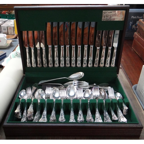 Butler Sheffield wooden cased canteen of silver plated cutlery, full ...