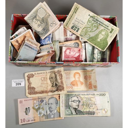 Collection of Foreign bank notes to include: Spain, France, Romania ...