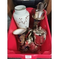 Box of assorted items to include: pair of Wilton Ware lustre ...